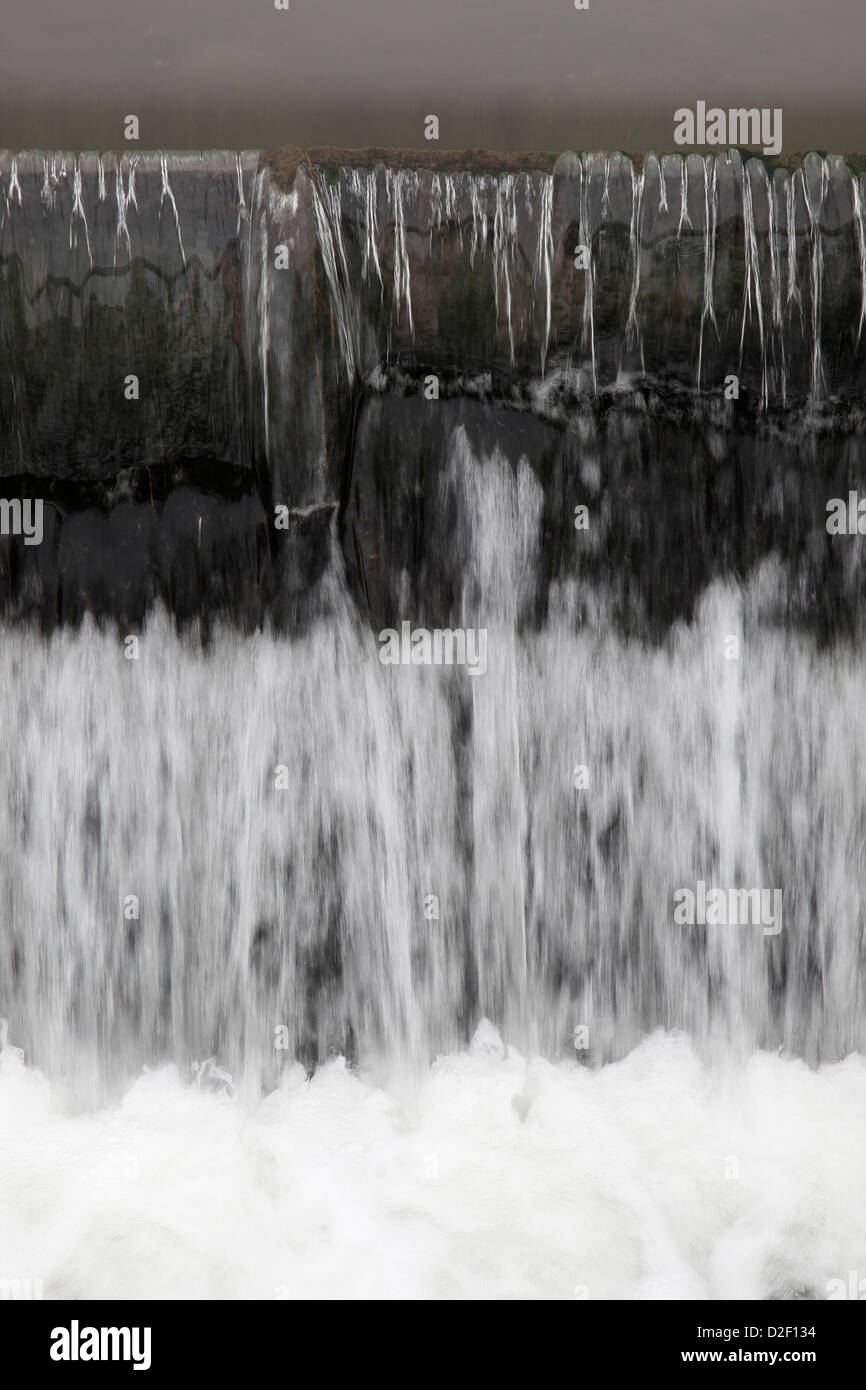 Overflow weir hi-res stock photography and images - Alamy