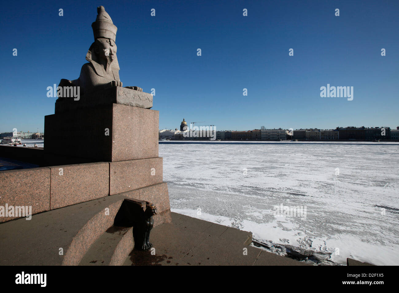 Statue of the sphinx hi-res stock photography and images - Alamy