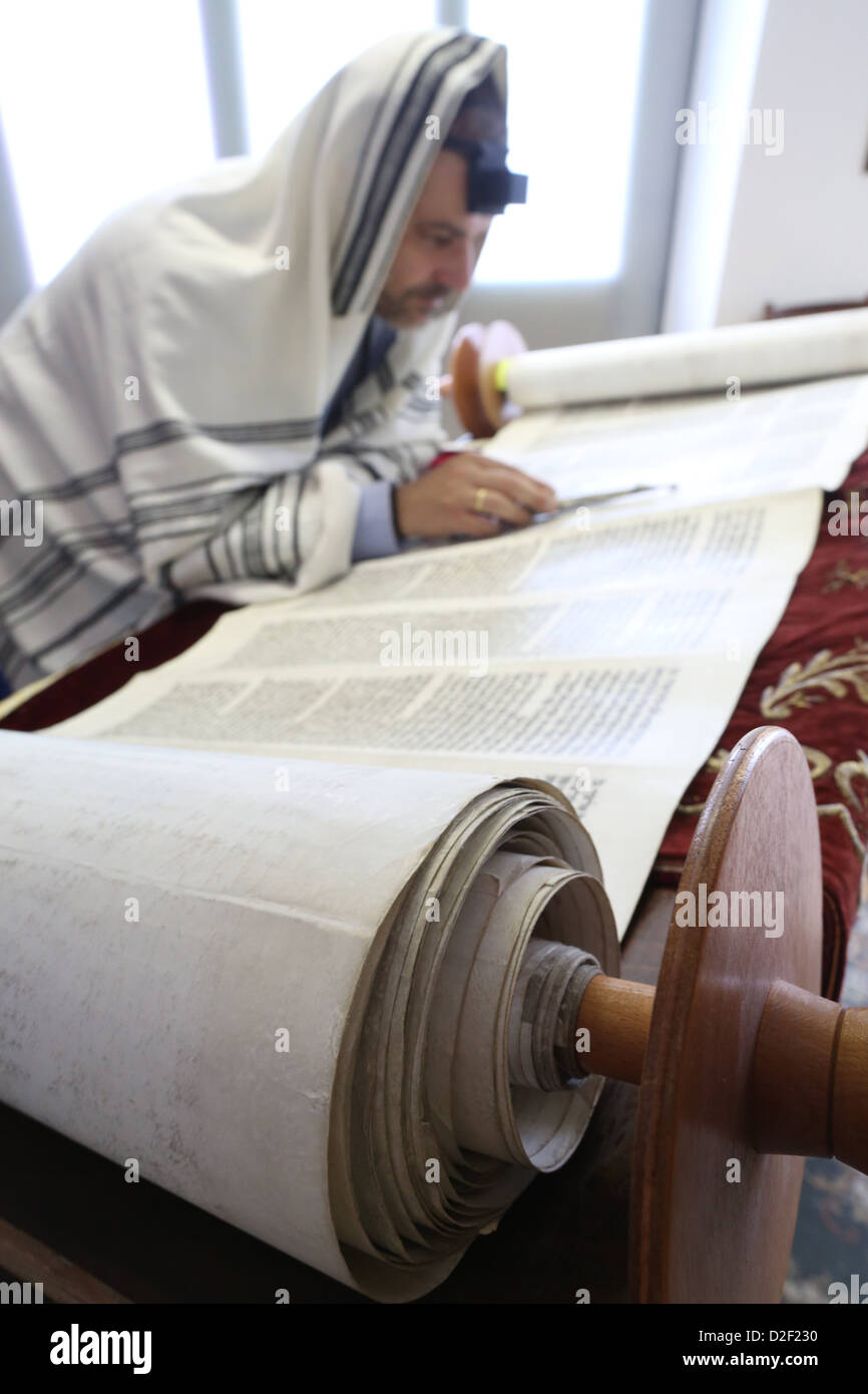 Reading the Torah in a synagogue. Paris. France Stock Photo - Alamy
