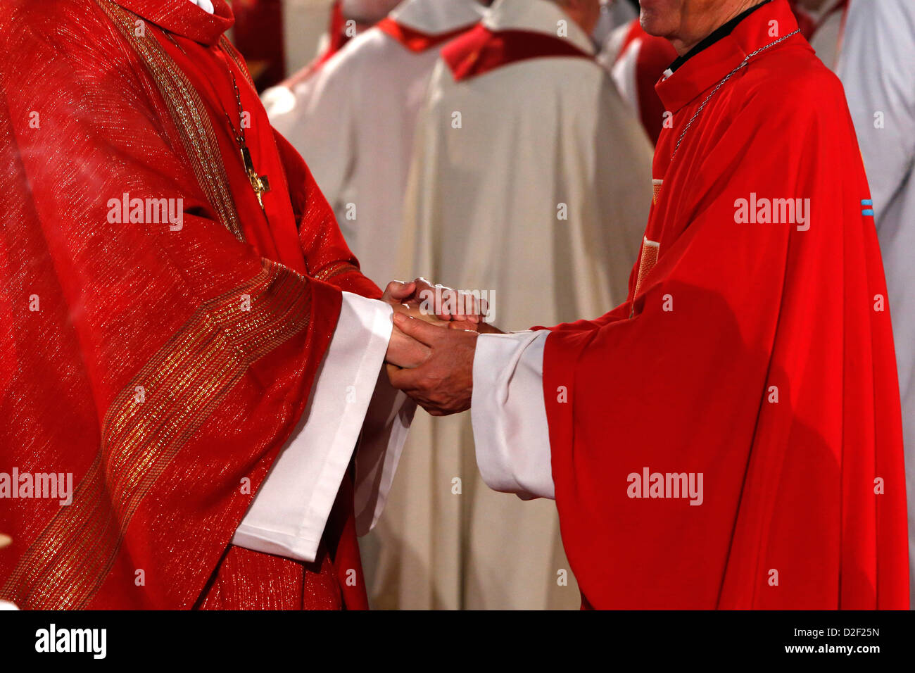 Catholic mass hi-res stock photography and images - Alamy