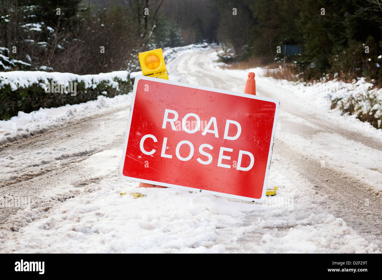 Road closed sign - country roads closed because of snow Stock Photo - Alamy