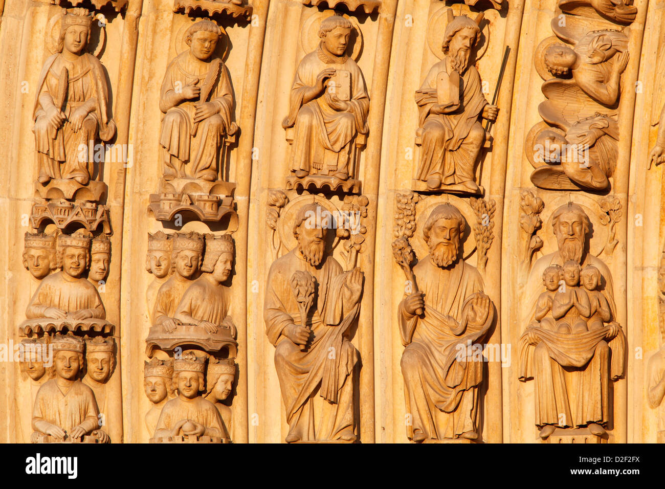 Notre Dame cathedral, Paris. Western facade arch sculptures Paris ...