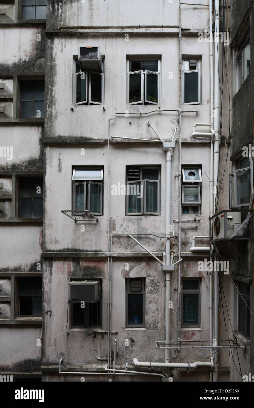 Hong Kong, China, the backyard of a rundown Wohngebaeudes Stock Photo ...