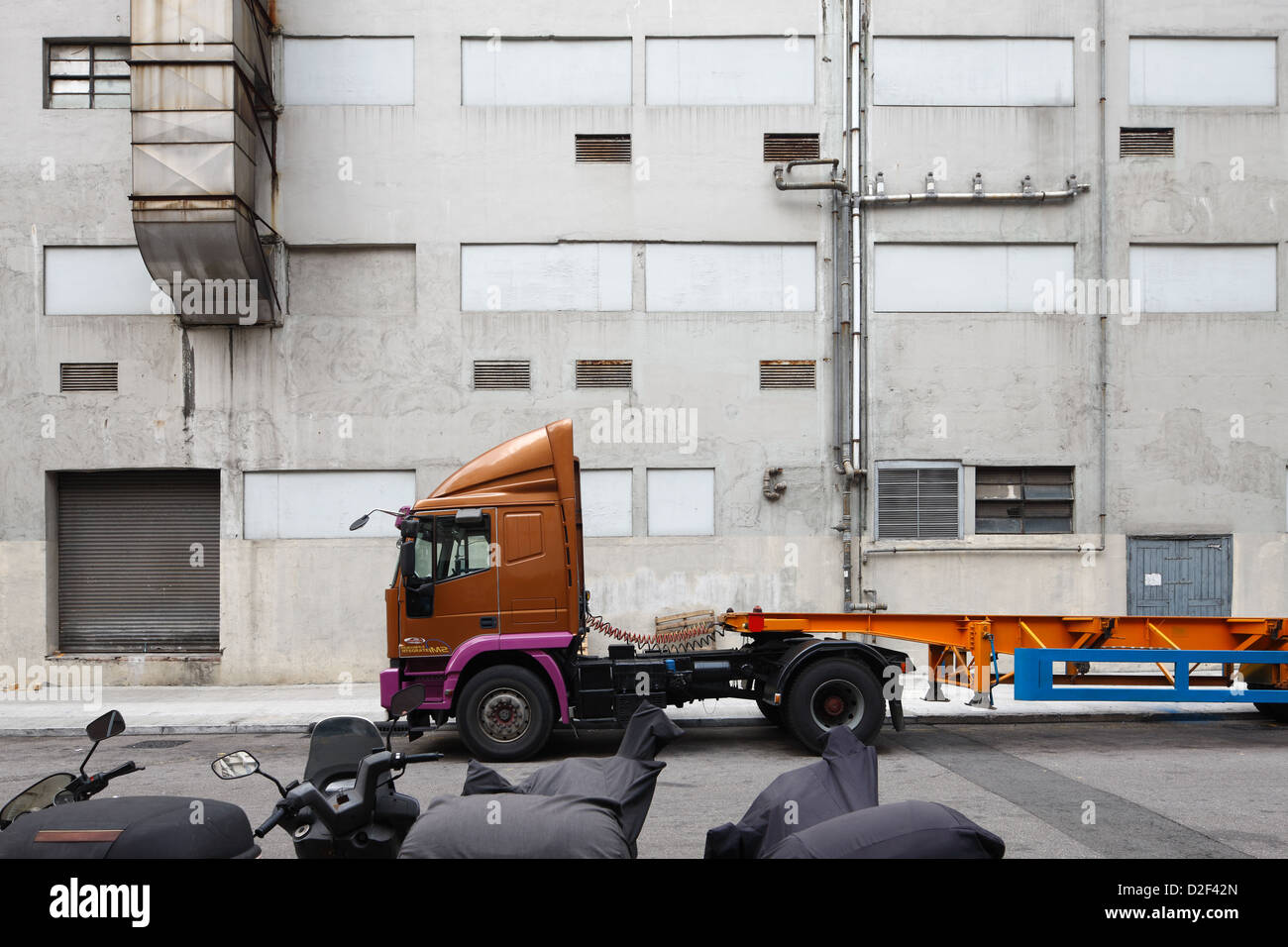 Semi truck tractors hi-res stock photography and images - Alamy