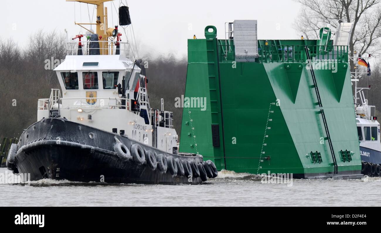 Replace canal lock gates hi-res stock photography and images - Alamy