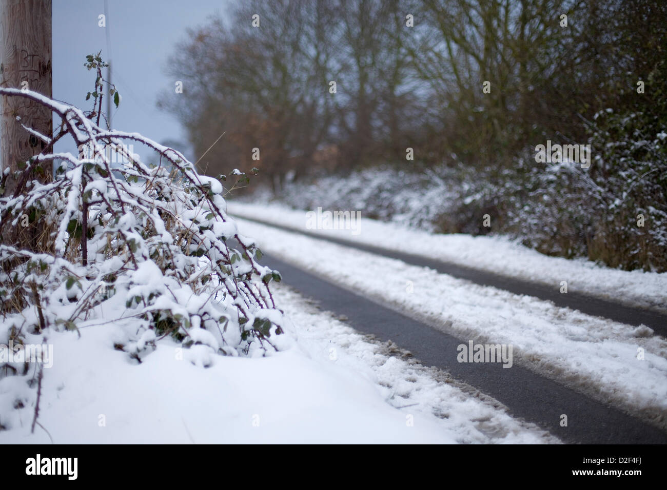 Icey road sign hi-res stock photography and images - Alamy