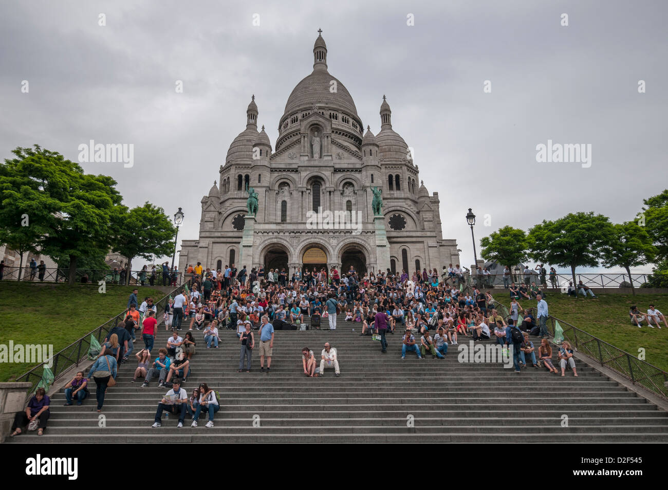 Basilica of the sacred heart of paris hi-res stock photography and ...