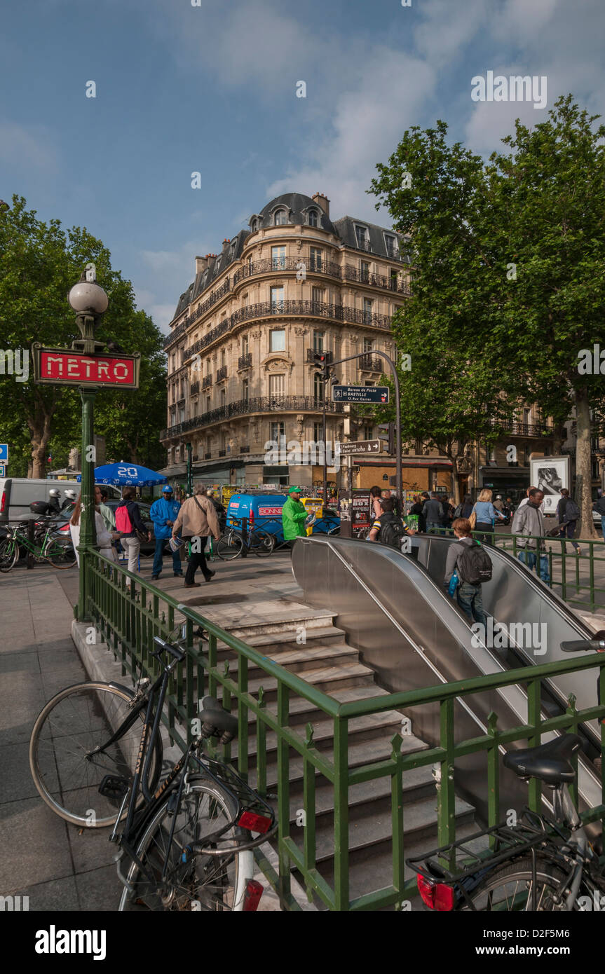 Paris metro station hi-res stock photography and images - Alamy