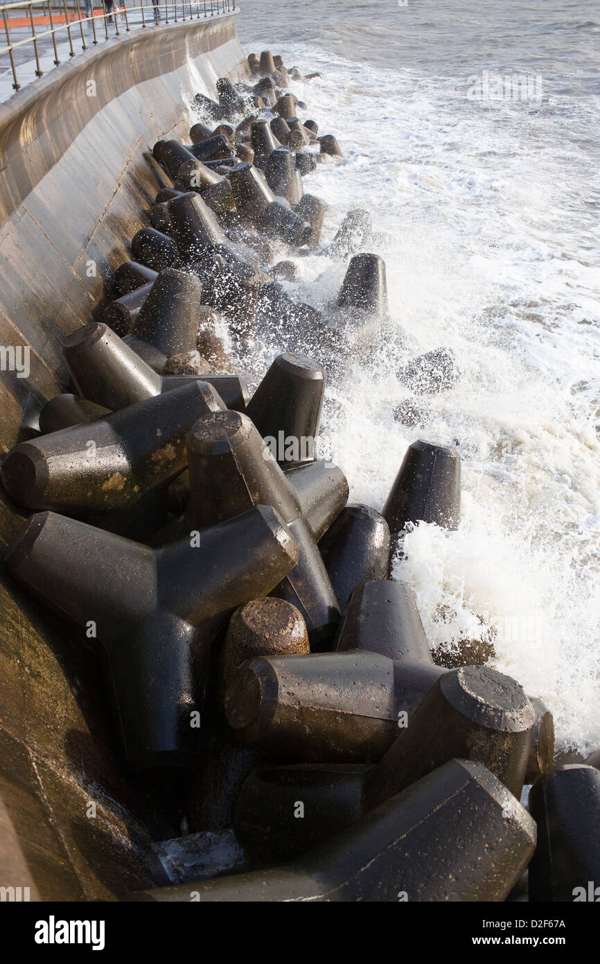 Sea defence structures hi-res stock photography and images - Alamy
