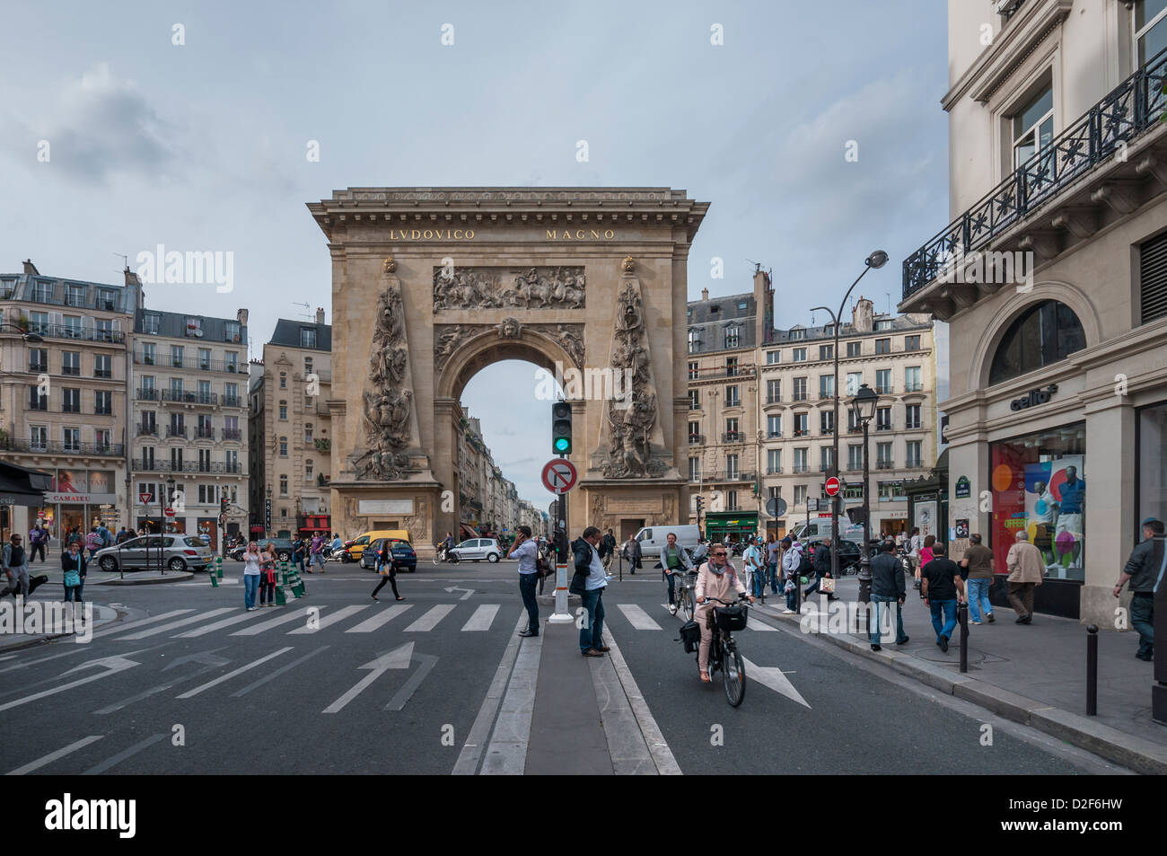 Porte st denis decorated stone arch hi-res stock photography and images ...
