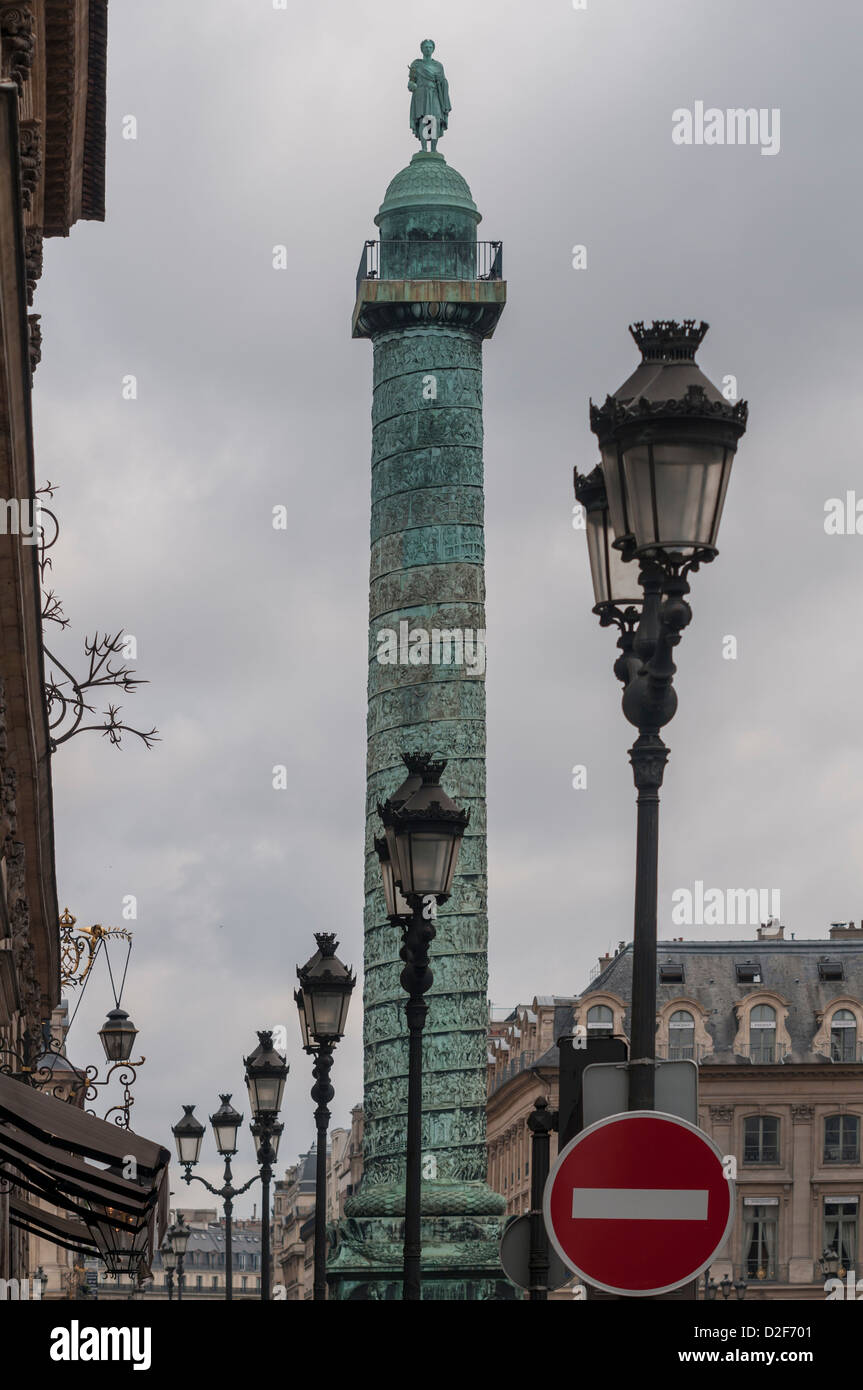 Central column hi-res stock photography and images - Alamy