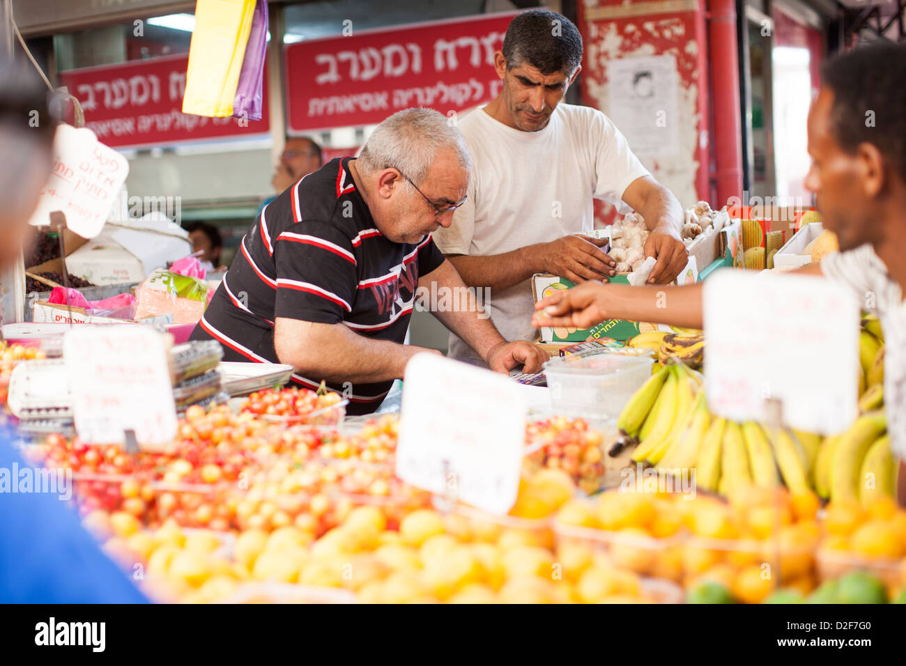 Stall owners hi-res stock photography and images - Alamy