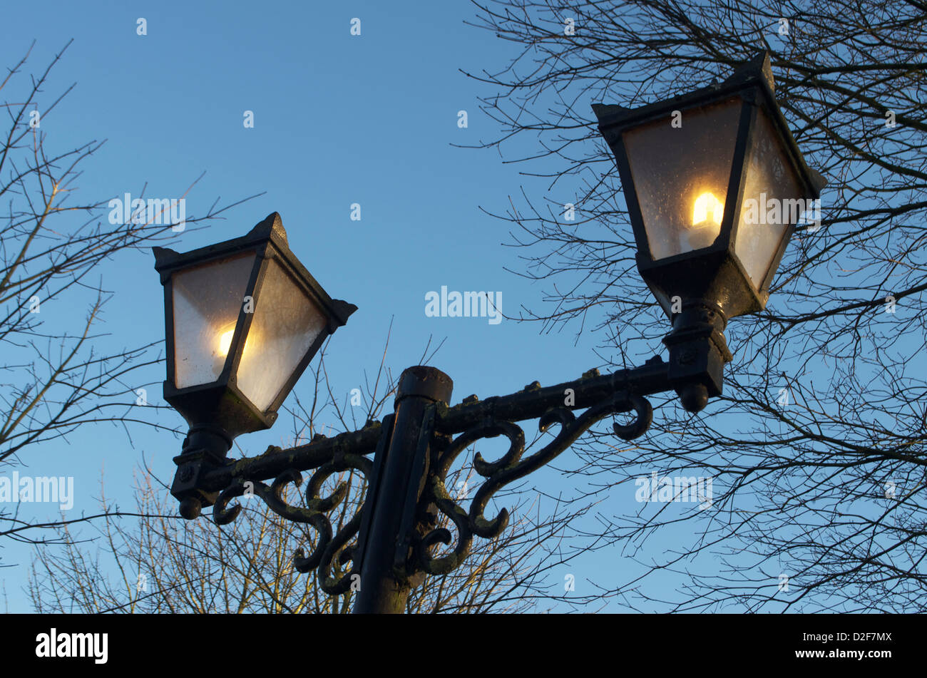 Black victorian lamp post hi-res stock photography and images - Alamy