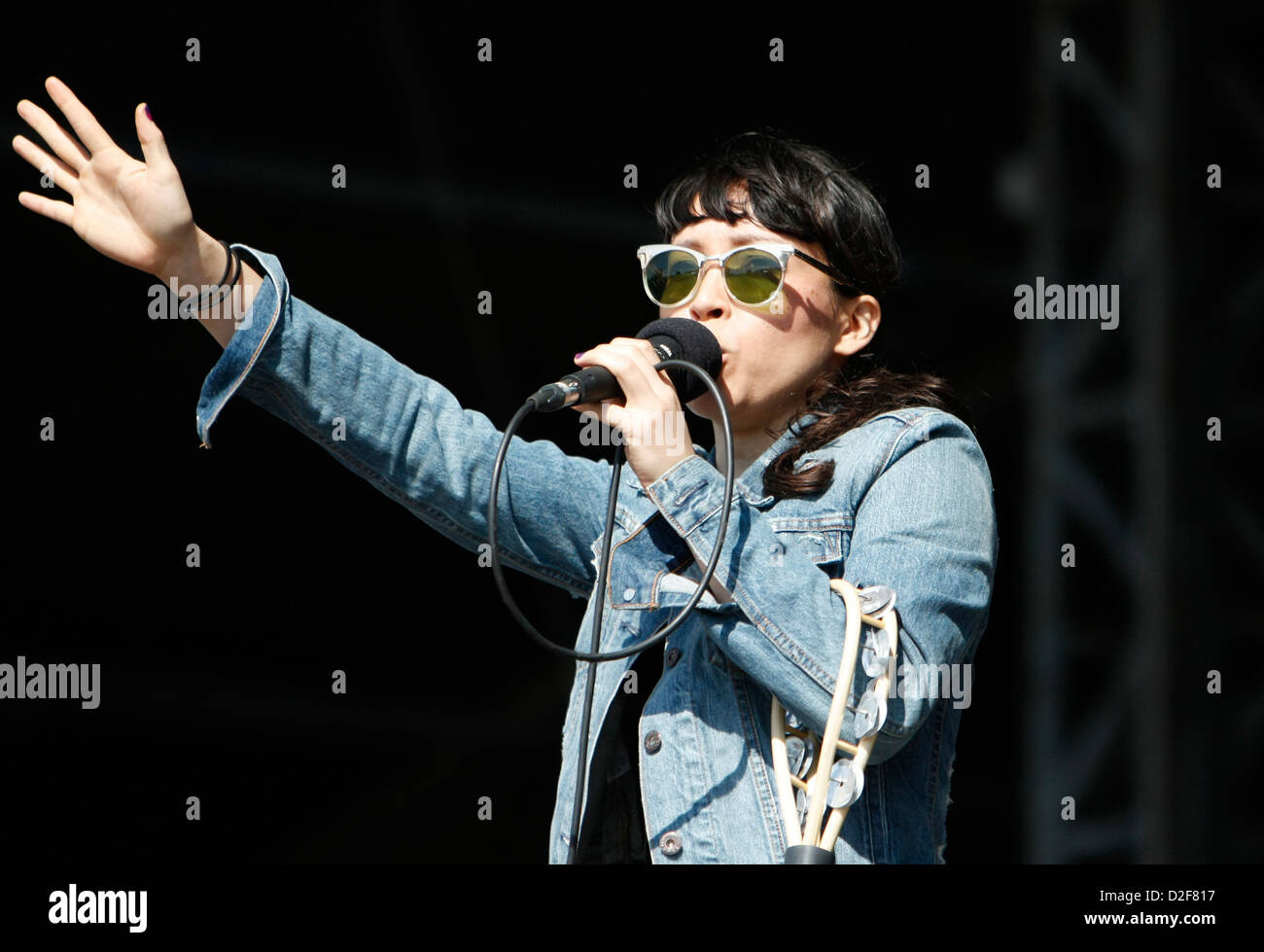 Little dragon live on stage hi-res stock photography and images - Alamy