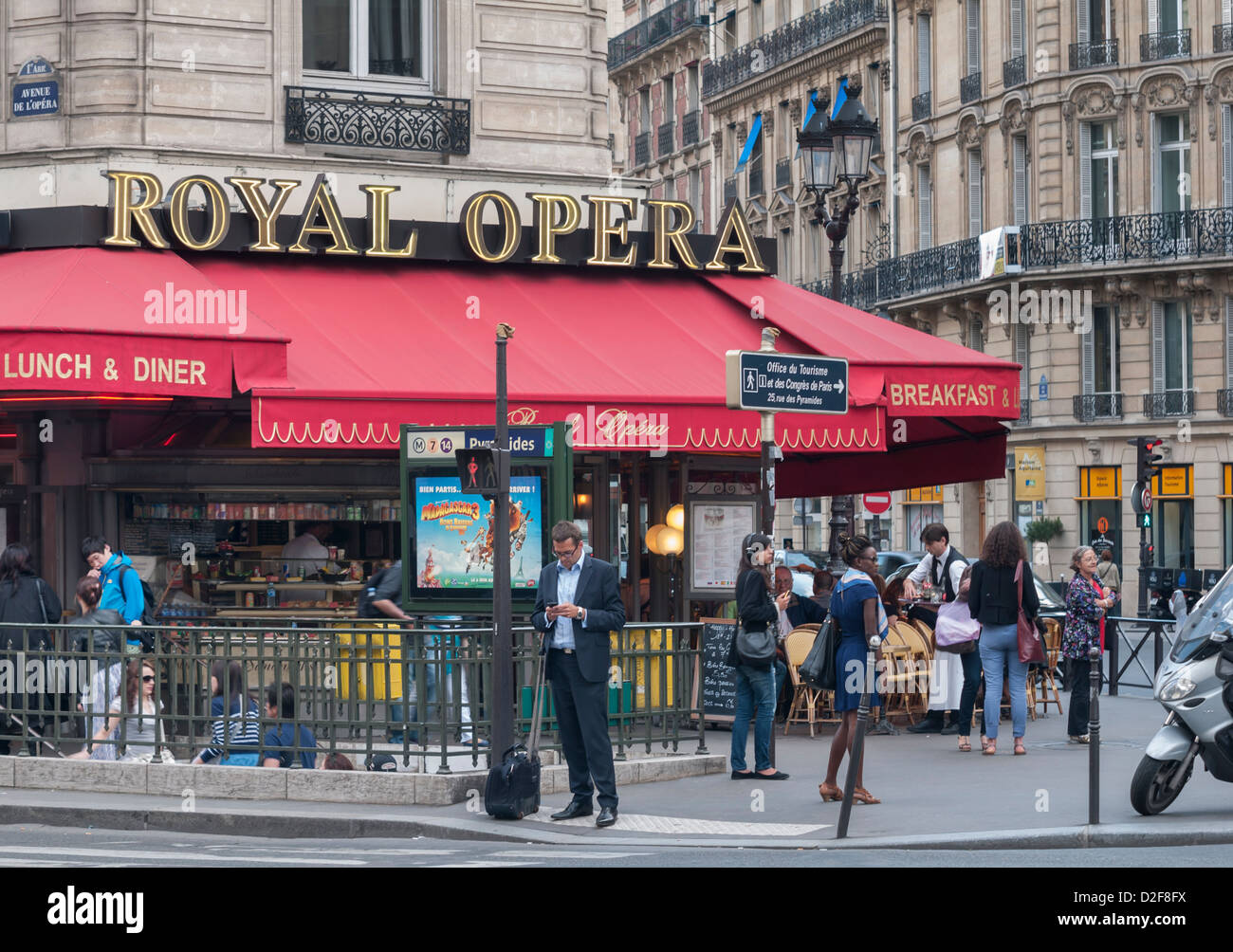 Grand opera de paris hi-res stock photography and images - Alamy