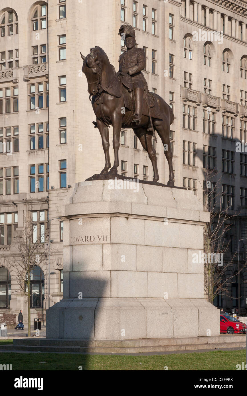Kind Edward VII monument outside the Royal Liver Building at Pier Head ...