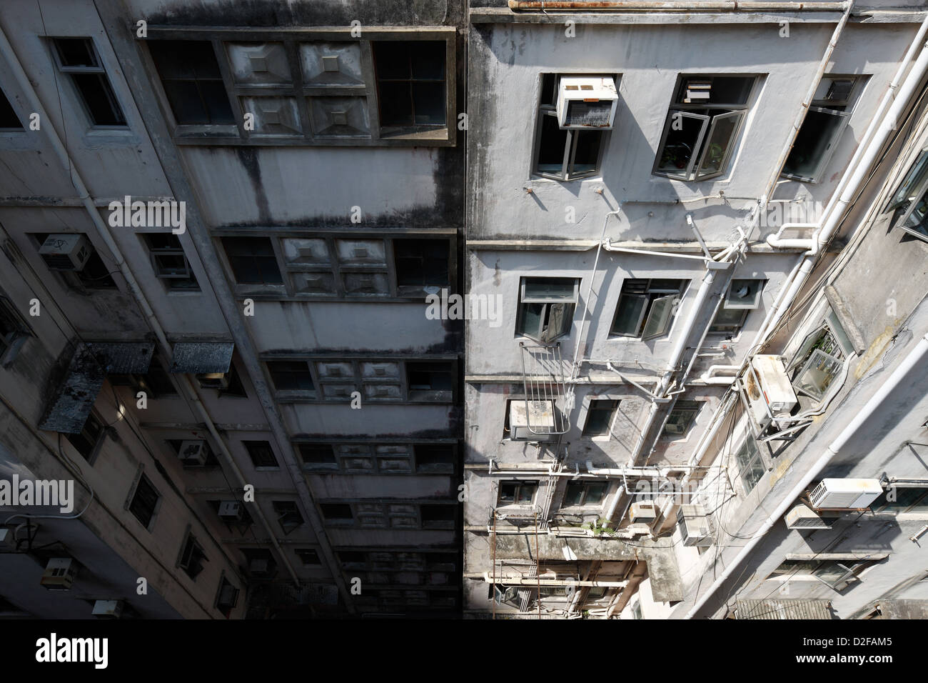 Hong Kong, China, the backyard of a rundown Wohngebaeudes Stock Photo ...