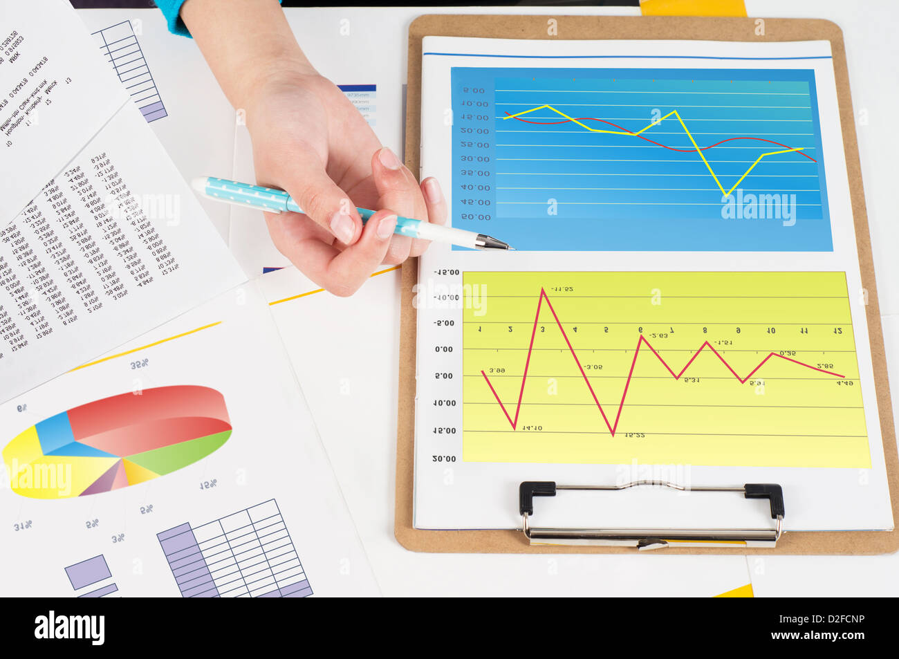 Financial data graph hi-res stock photography and images - Alamy