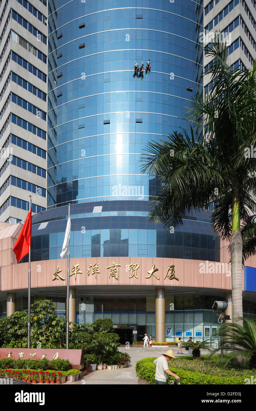 Shenzhen, China, window cleaners at work Stock Photo - Alamy