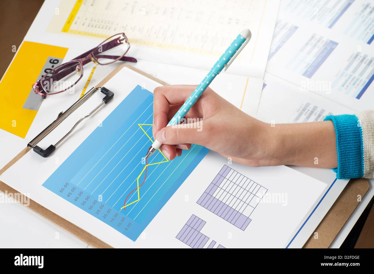 Economic data analysis hi-res stock photography and images - Alamy