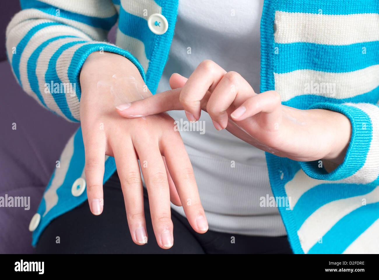 Close-up woman rub hand cream Stock Photo - Alamy