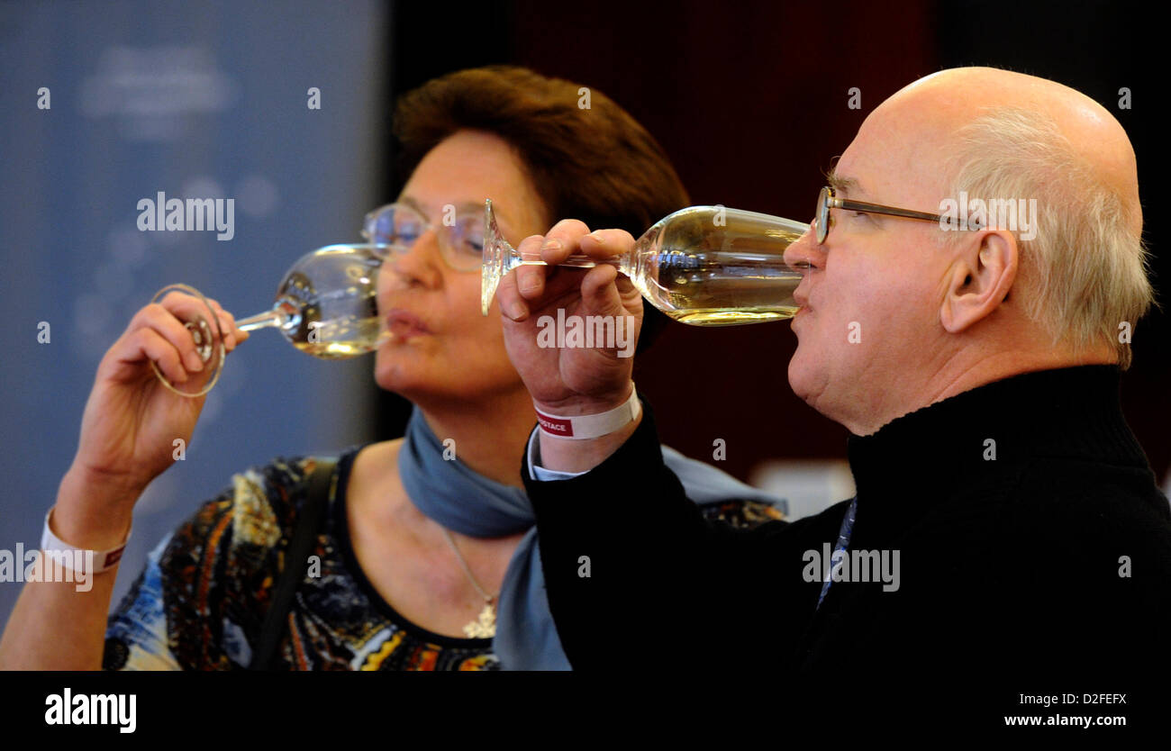 Trophy wines hi-res stock photography and images - Alamy