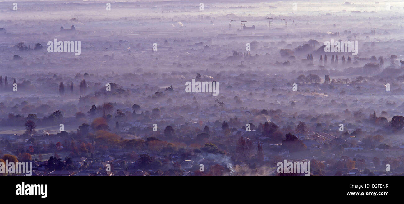 Smoke over city hi-res stock photography and images - Alamy