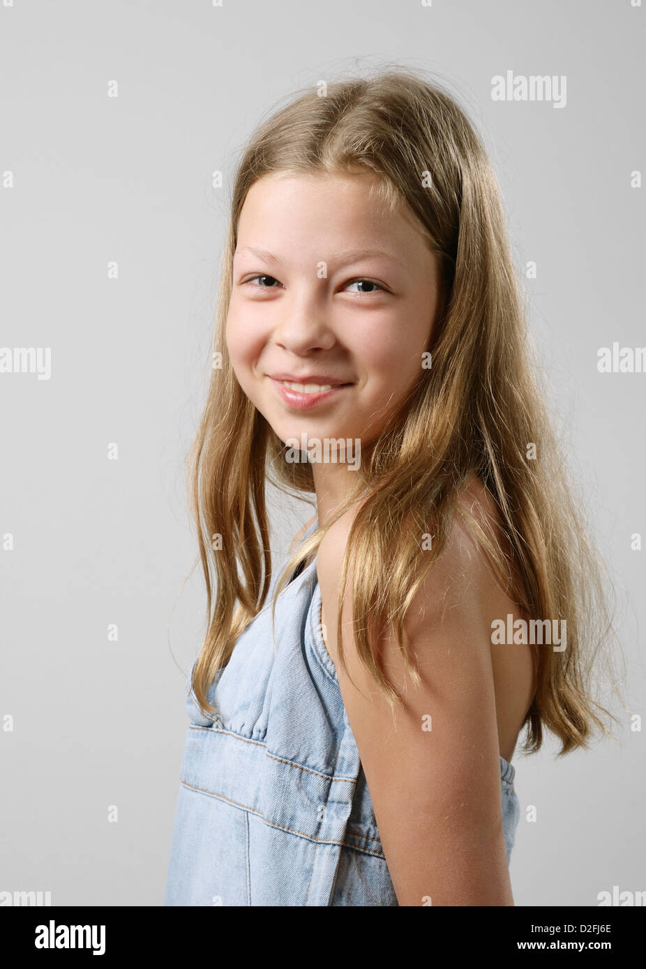 Preteen girl smiling Stock Photo - Alamy