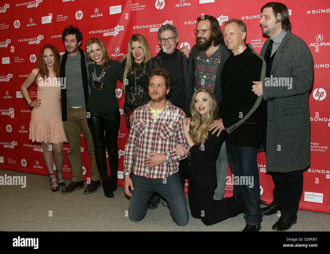 Amanda seyfried and juno temple hi-res stock photography and images - Alamy