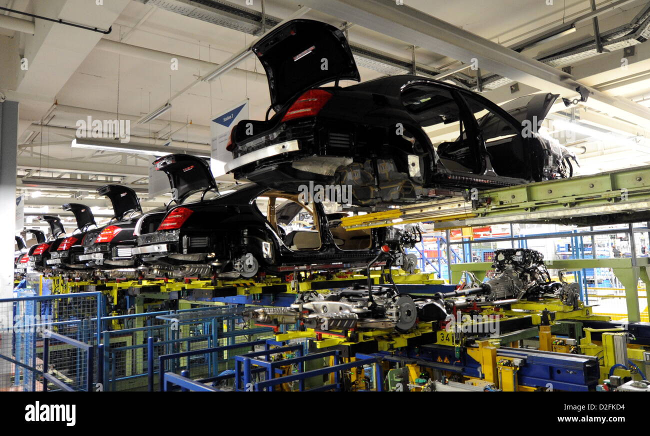 S-Class vehicles of the Mercedes Benz branch of the automobile concern ...