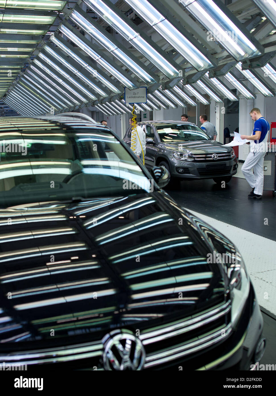 Employees of the Volkswagen AG finally inspect vehicles Tiguan and ...