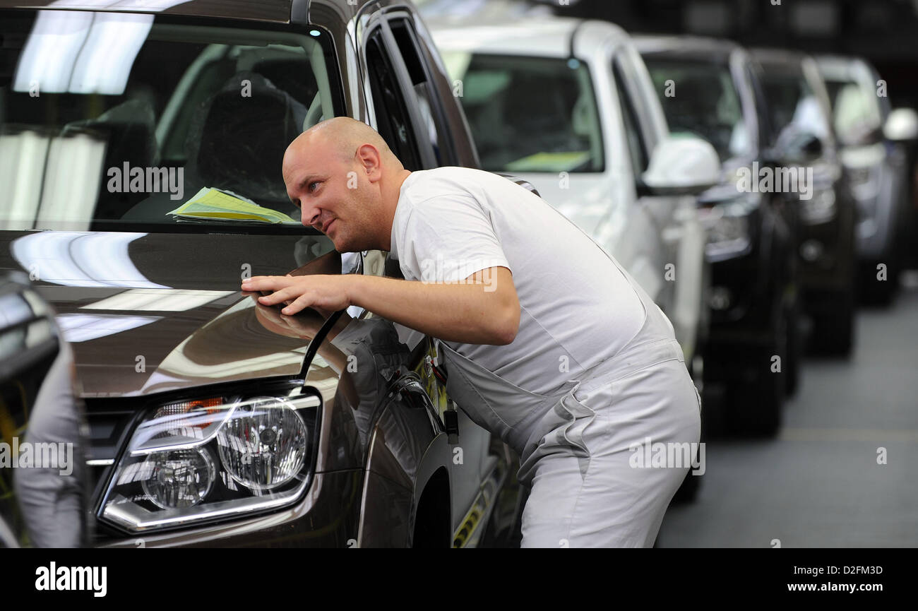 A VW employee is working at a production line for the Amarok, on 14 ...