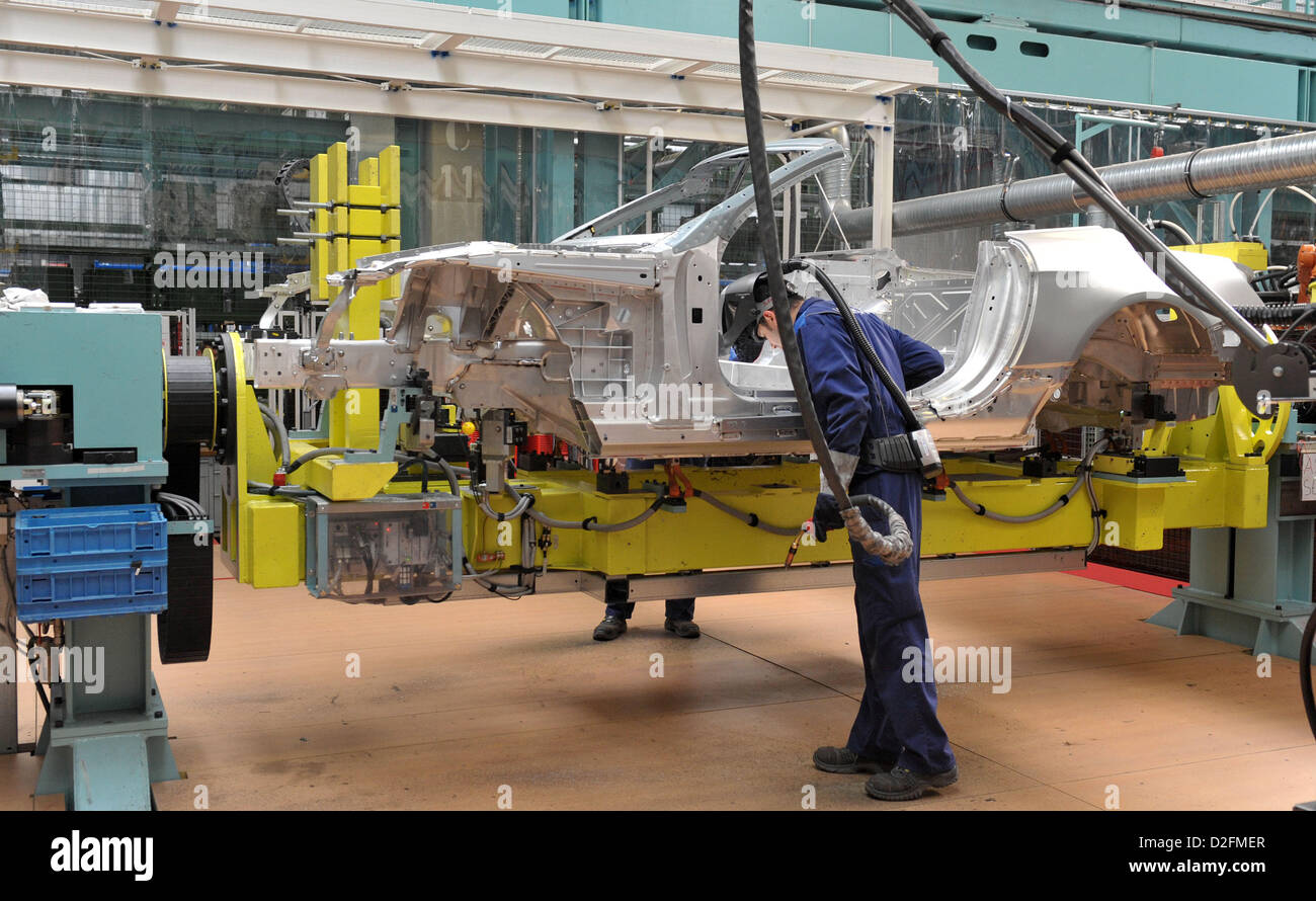 An employee is working on the body of the new Mercedes-Benz SL roadster ...