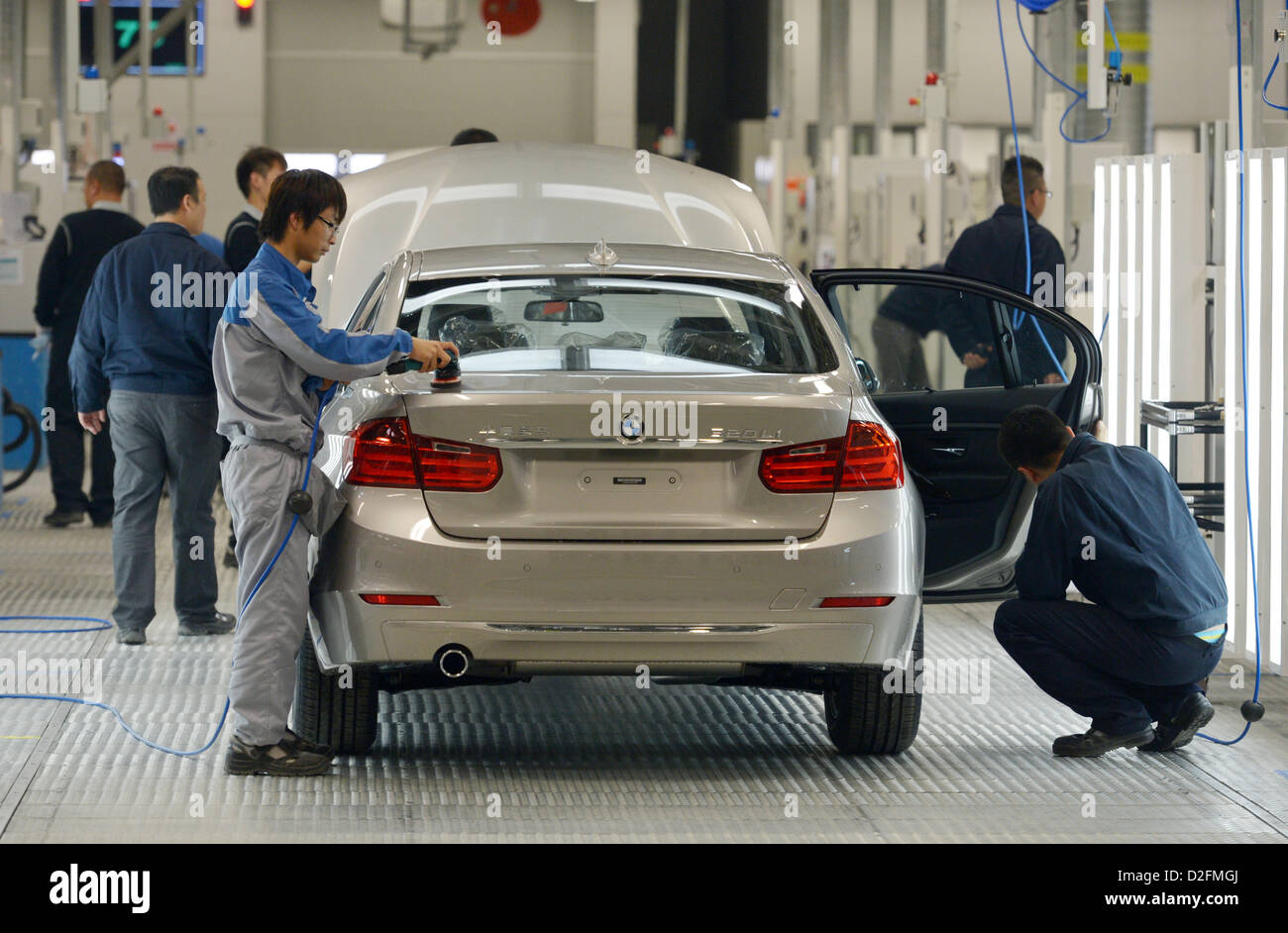 Final inspection of a BMW 320 LI at the production plant of BMW ...