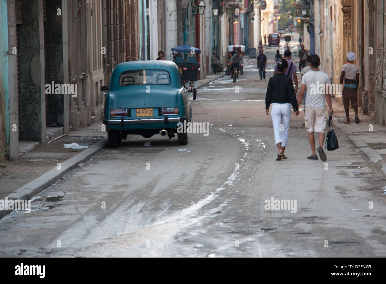 Havana street scene hi-res stock photography and images - Alamy
