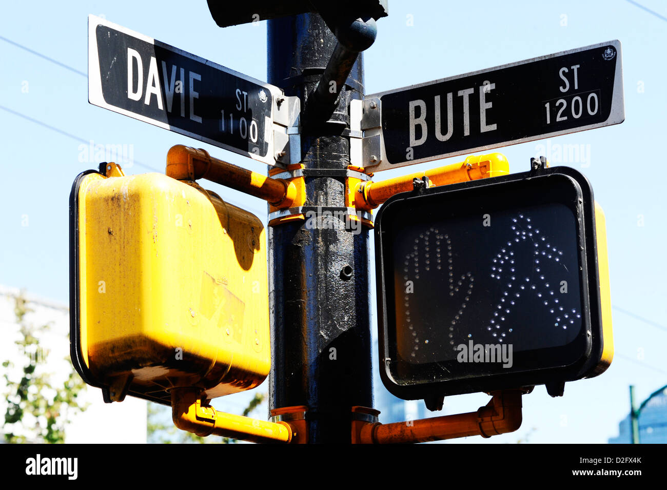 Road crossing sign in Davie St, Vancouver Stock Photo - Alamy