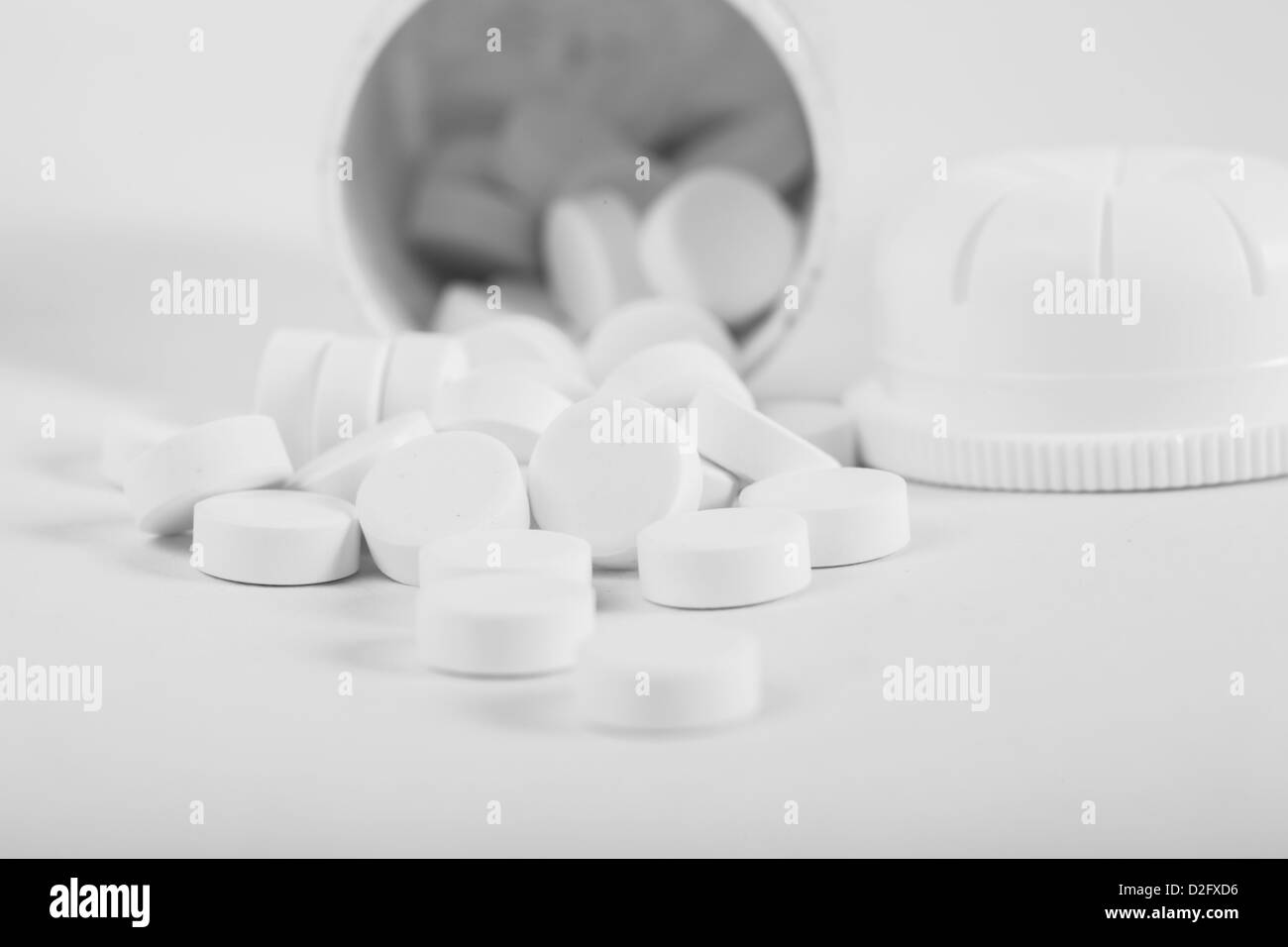 Medical tablets close up from the bottle Stock Photo - Alamy