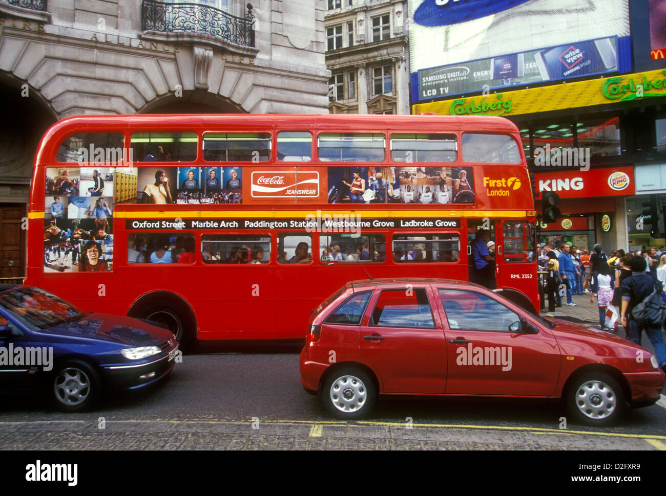 Crowded bus london hi-res stock photography and images - Alamy