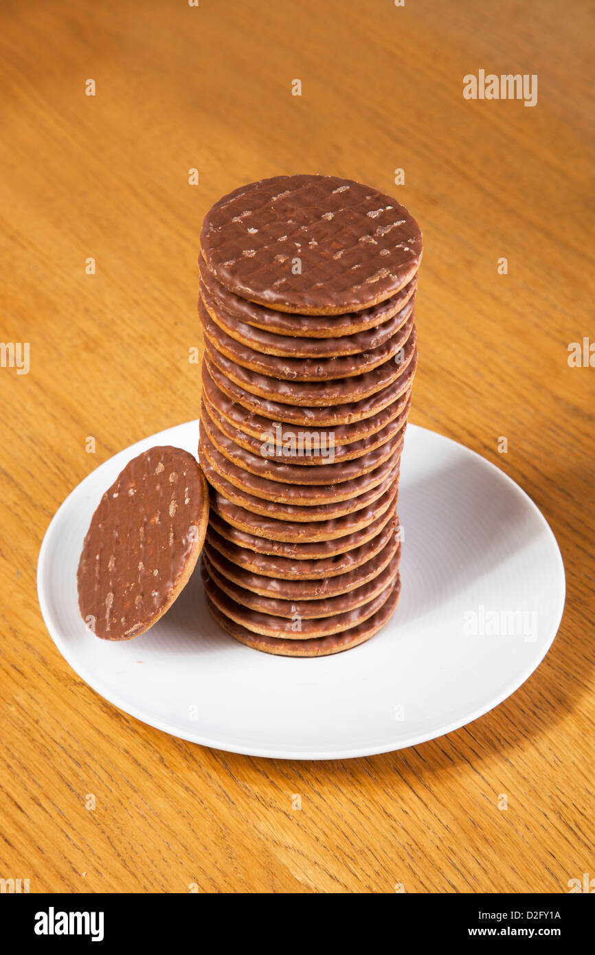 Stack of chocolate biscuits in plate Stock Photo - Alamy