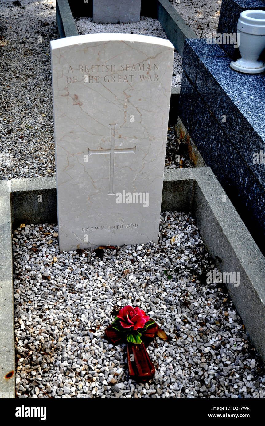 Grave of an English soldier died during the war Stock Photo - Alamy