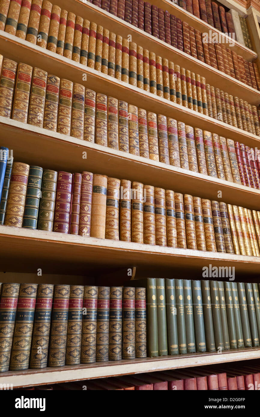 Classic books hi-res stock photography and images - Alamy