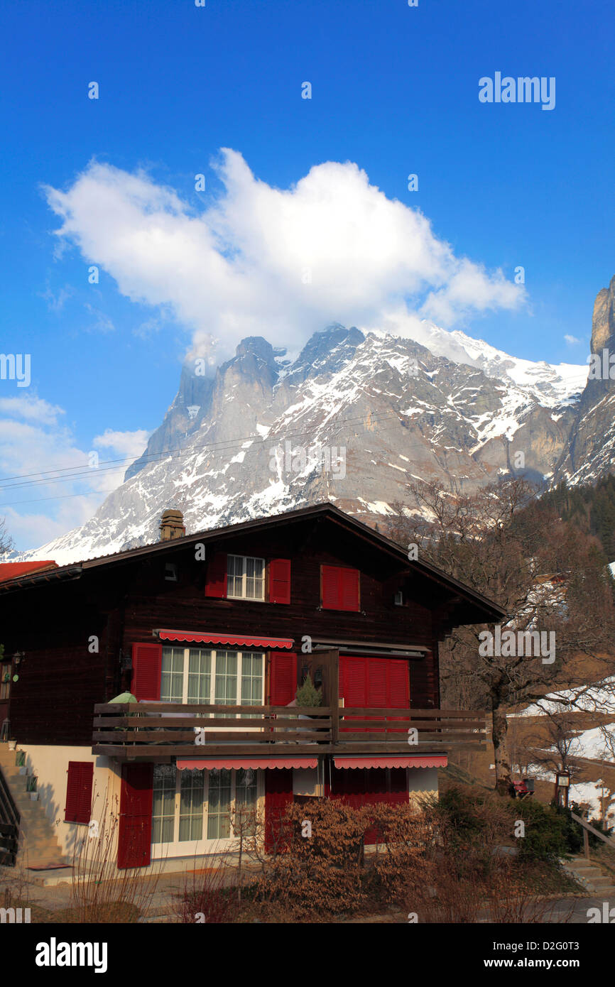 Swiss Chalet homes, ski resort of Grindelwald, Swiss Alps, Jungfrau ...