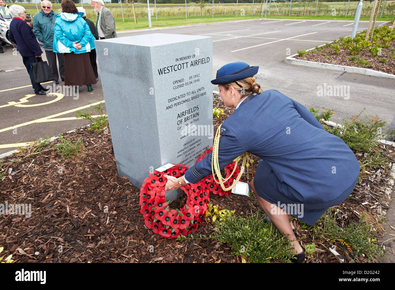 Squadron Leader Susie Barnes , NZ Air Force, lays a wreath at a ...