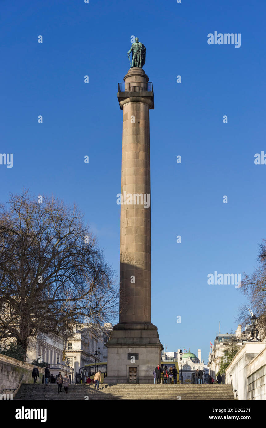 Column statue hi-res stock photography and images - Alamy