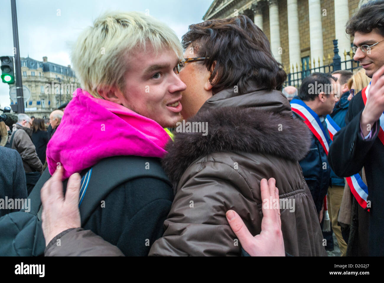 Protesters kiss hi-res stock photography and images - Alamy