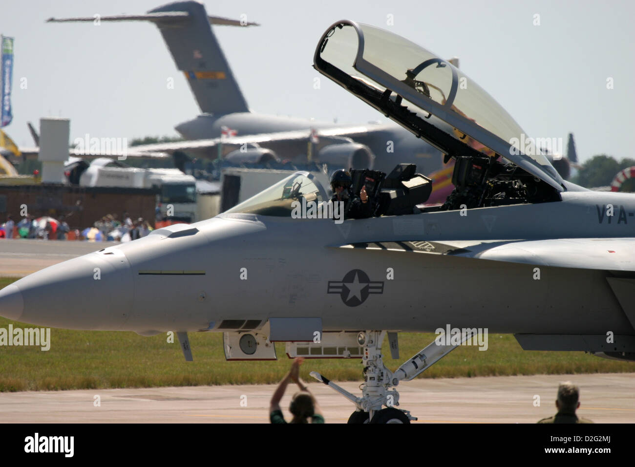 Jet fighter pilot waves hi-res stock photography and images - Alamy