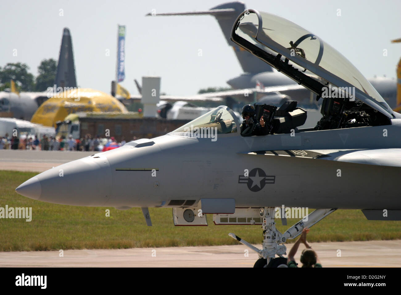 Jet fighter pilot waves hi-res stock photography and images - Alamy