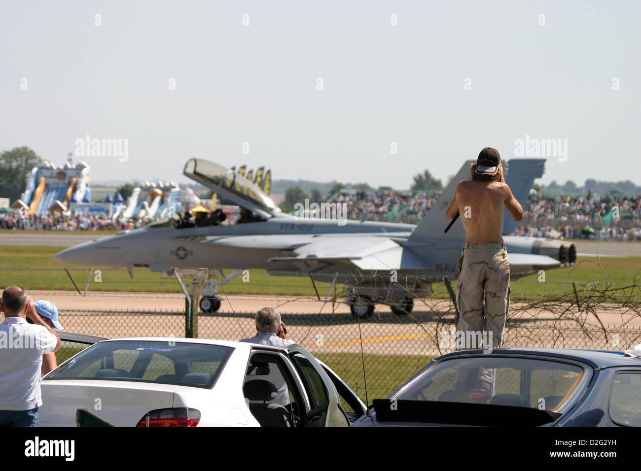Jet fighter pilot waves hi-res stock photography and images - Alamy