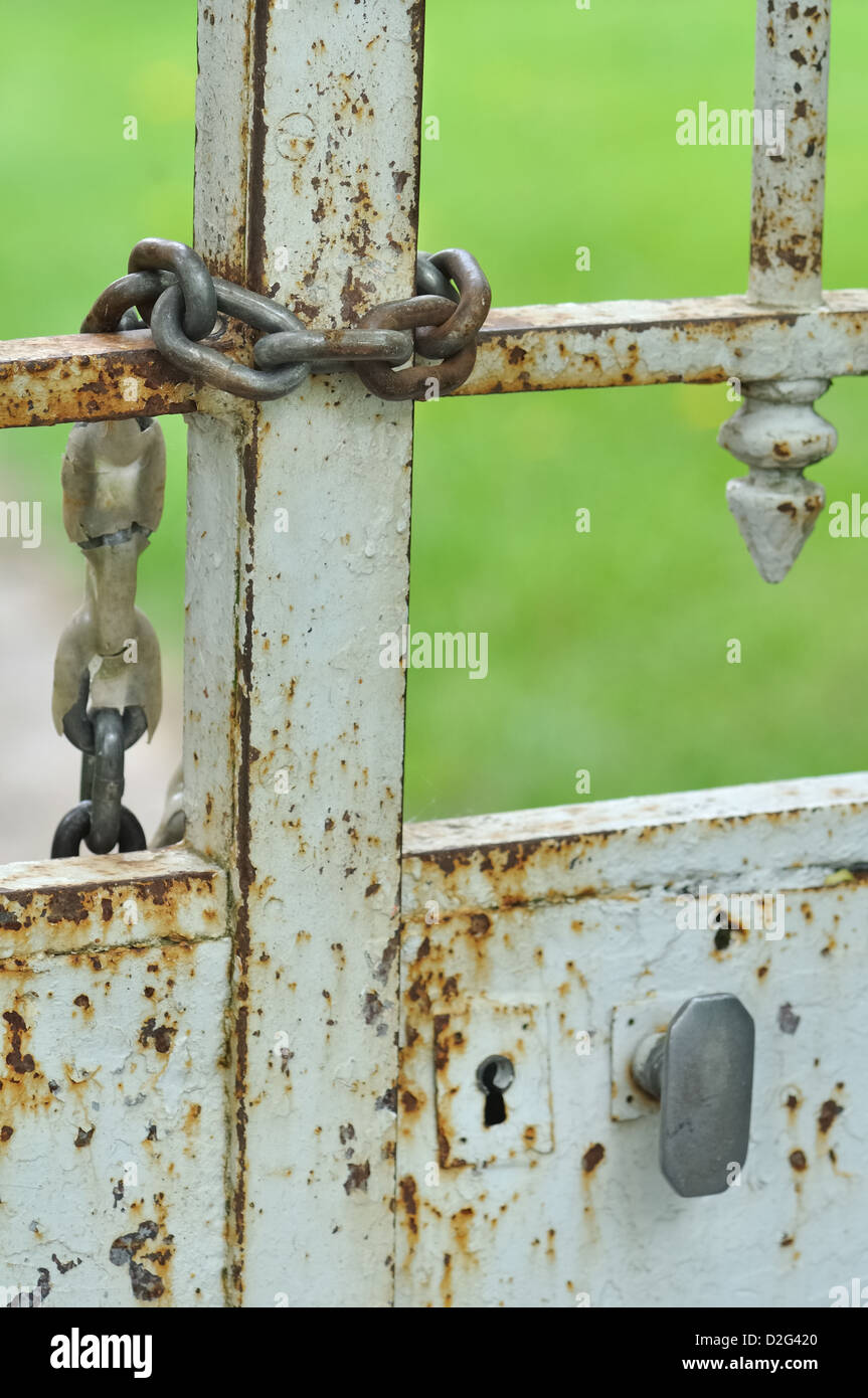 Closing gate hi-res stock photography and images - Alamy