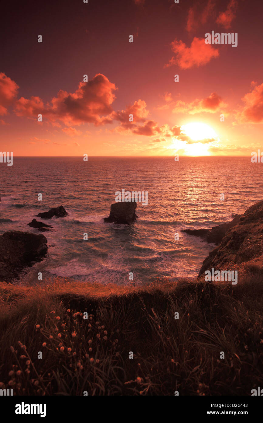 Summer sunset, Bedruthan Steps sea stacks, Carnewas Island, Cornwall ...
